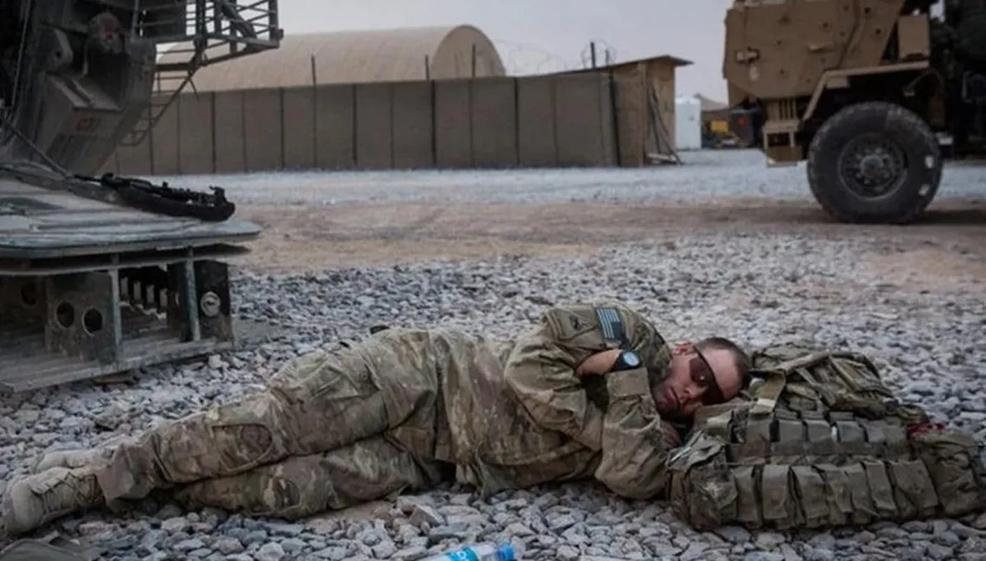 تقنية مذهلة صمّمت لمساعدة الجنود على النوم بدقيقتين بأي ظروف | النهار